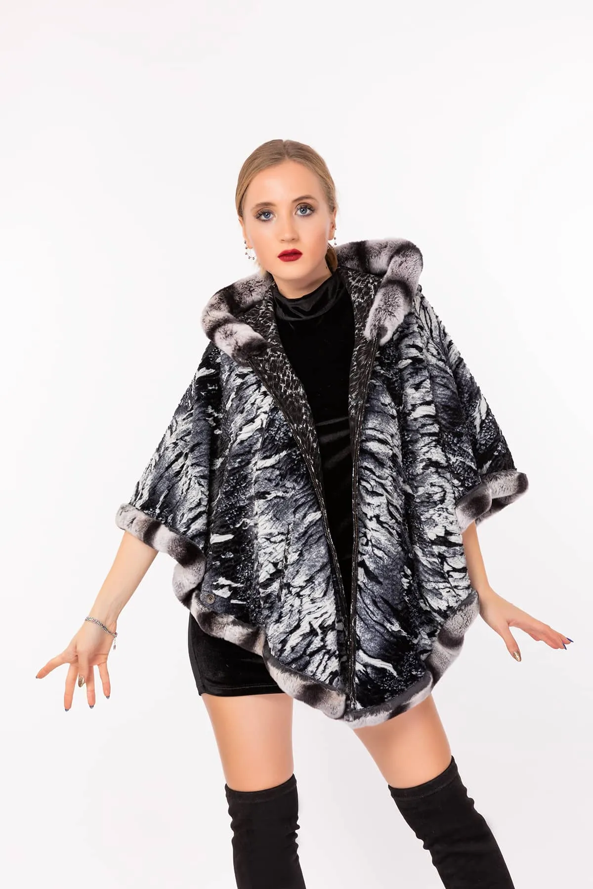 DOUBLE-SIDED PONCHO IN WOMEN'S GENUINE LEATHER - GIAN FERRE